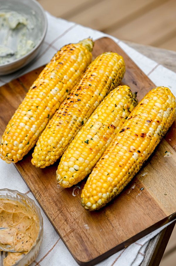 Grilled Corn on the BBQ with Cajun Butter · Eline's Table