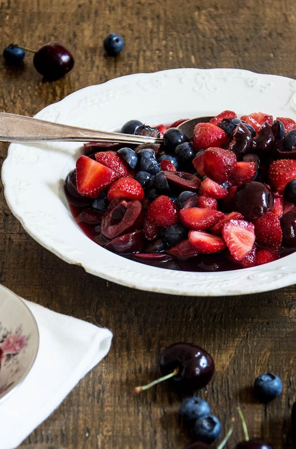 Salade de fruits rouges au thé vert · Patate & Cornichon